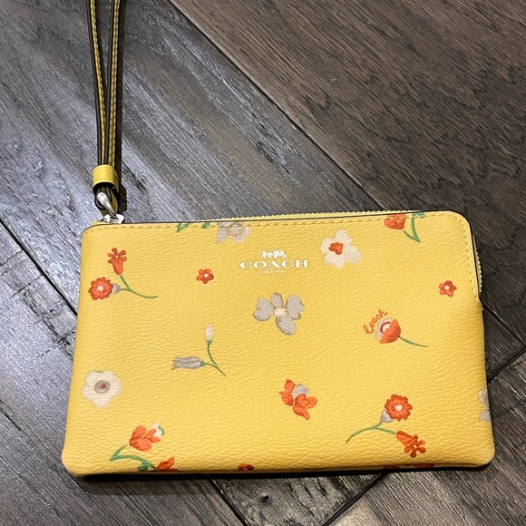 Coach | Bags | Coach New York Flowers Sunflowers C87 Corner Zip ...